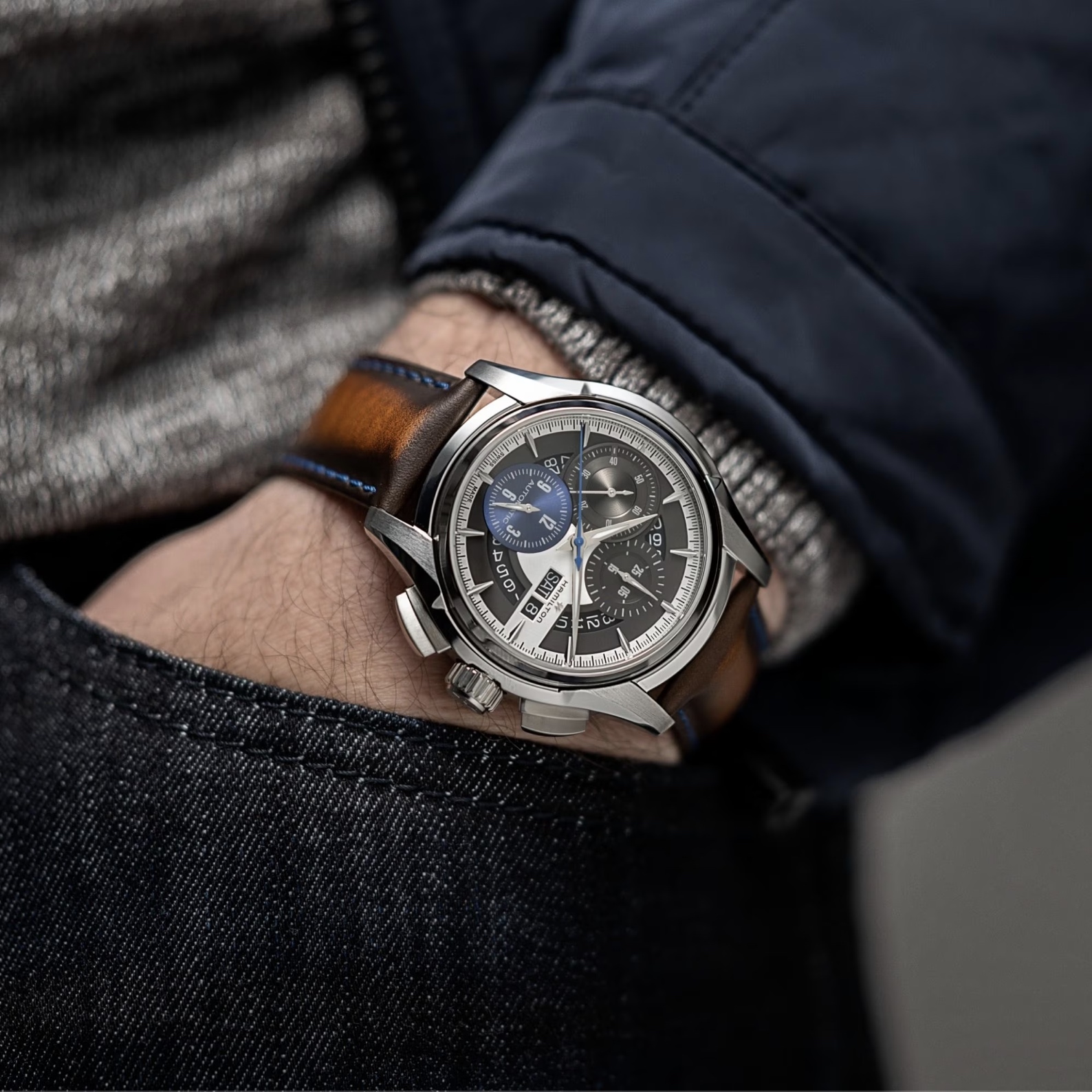 Omega 占士邦 60週年紀念版 Seamaster 最大彩蛋在錶背？ #PEEK開箱片 - another watch magazine